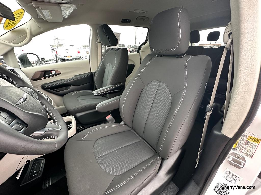 2022 Chrysler Voyager – VMI Side-Entry Mobility | CP16901T | Conversion ...