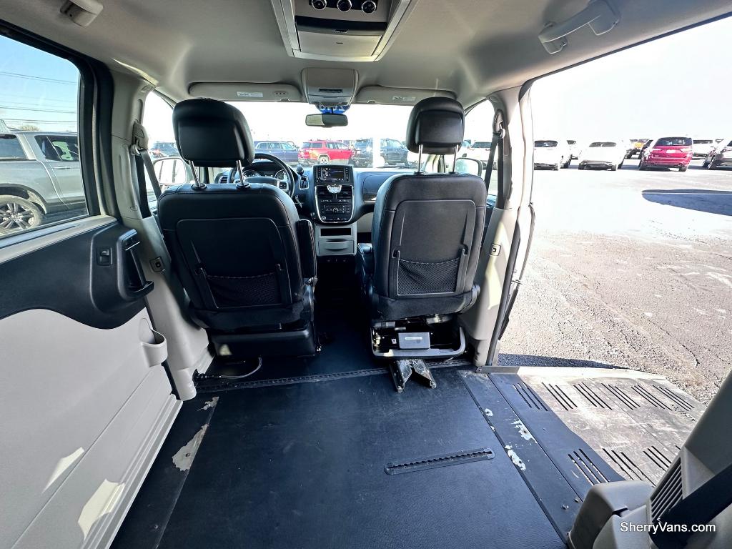 2016 Chrysler Town & Country - BraunAbility Side-Entry Mobility ...