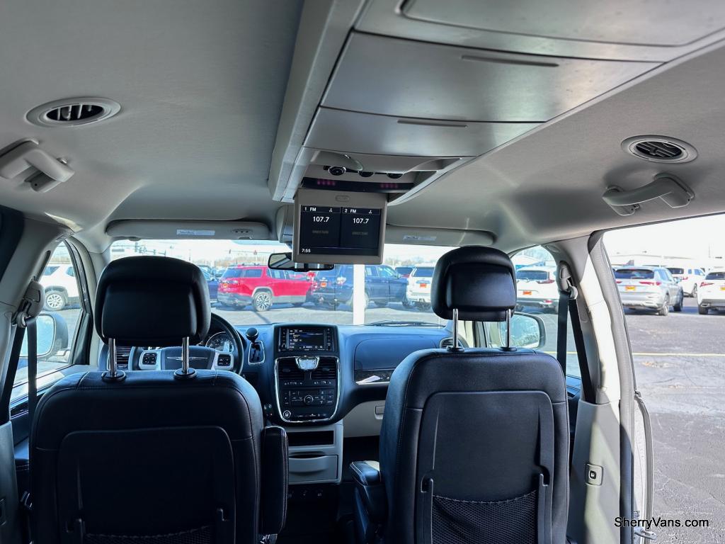 2016 Chrysler Town & Country - BraunAbility Side-Entry Mobility ...