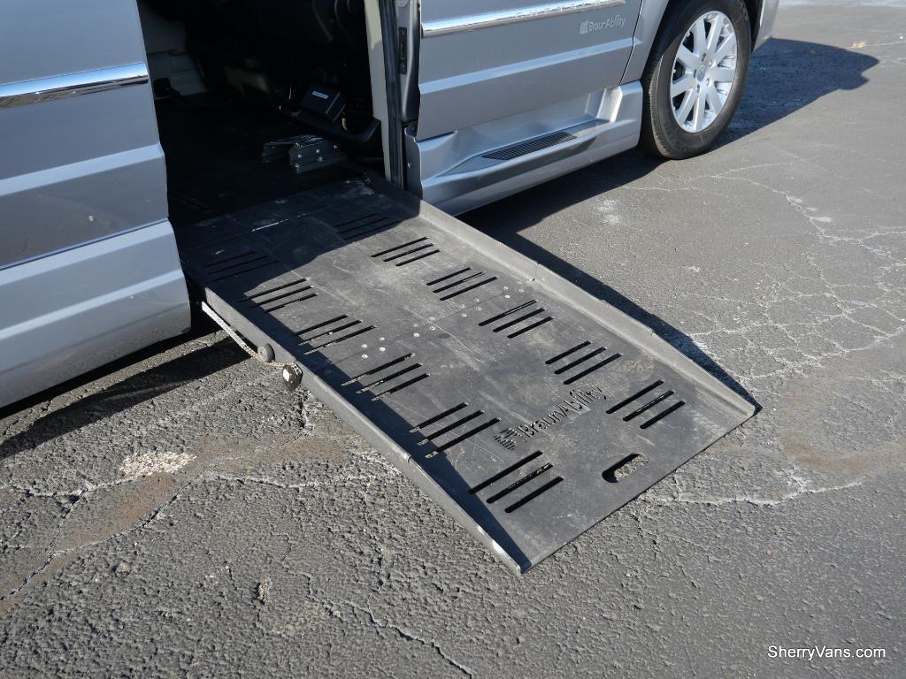 2016 Chrysler Town & Country - BraunAbility Side-Entry Mobility ...