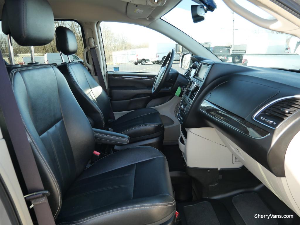 2016 Chrysler Town & Country - BraunAbility Side-Entry Mobility ...