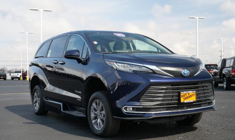 2021 Toyota Sienna – BraunAbility Side-Entry Mobility | 30830AT ...