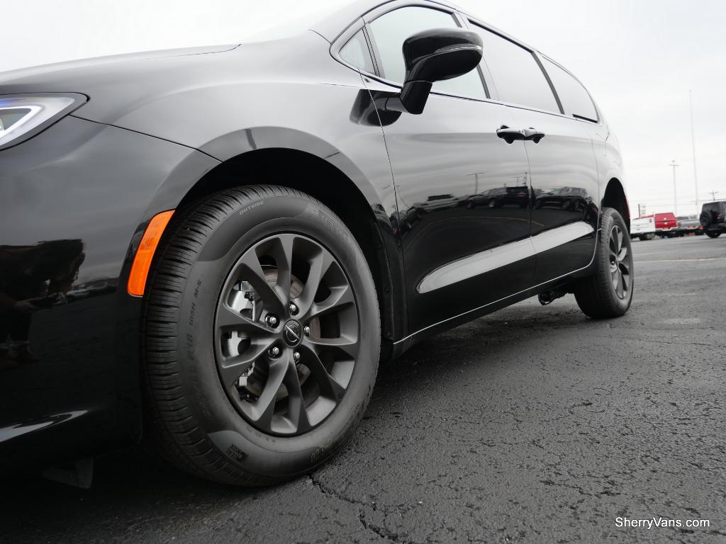 2022 Chrysler Pacifica – ATS Rear-Entry Mobility | 30838T | Conversion ...