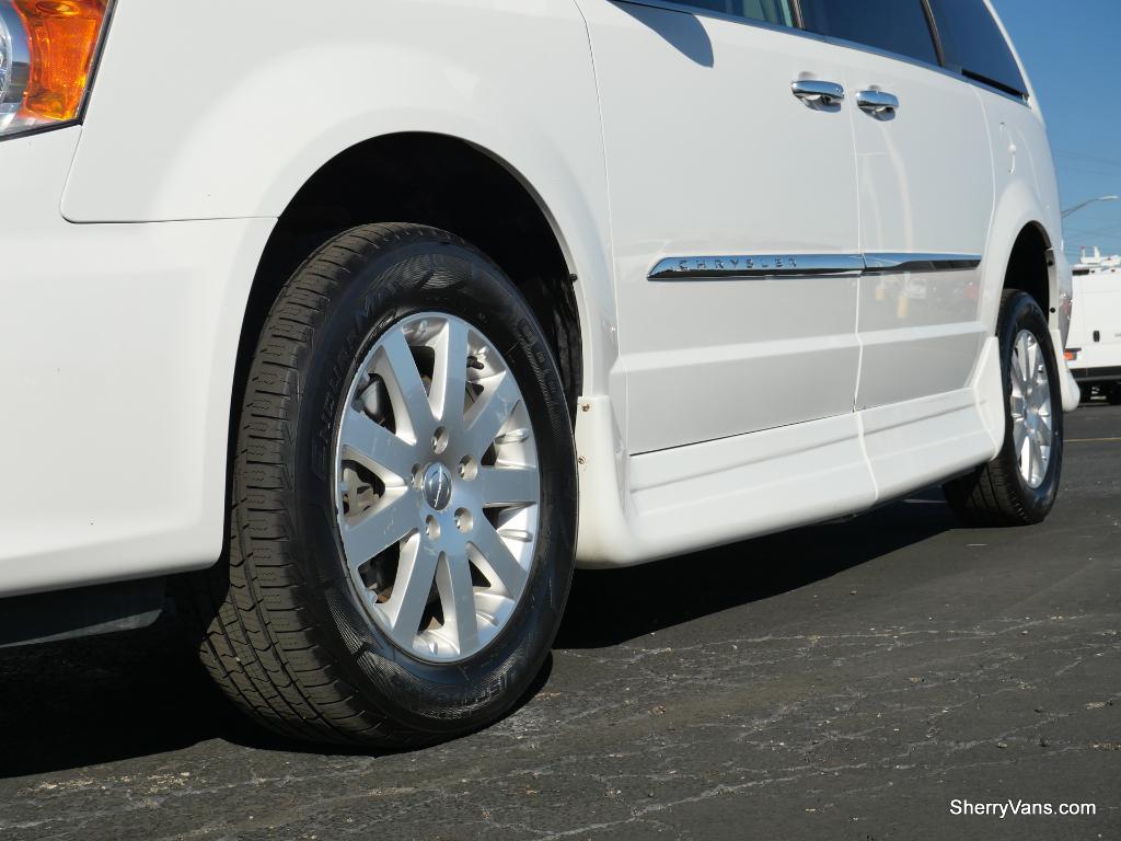 2016 Chrysler Town & Country - Rollx Side-Entry Mobility | CP16896BT ...