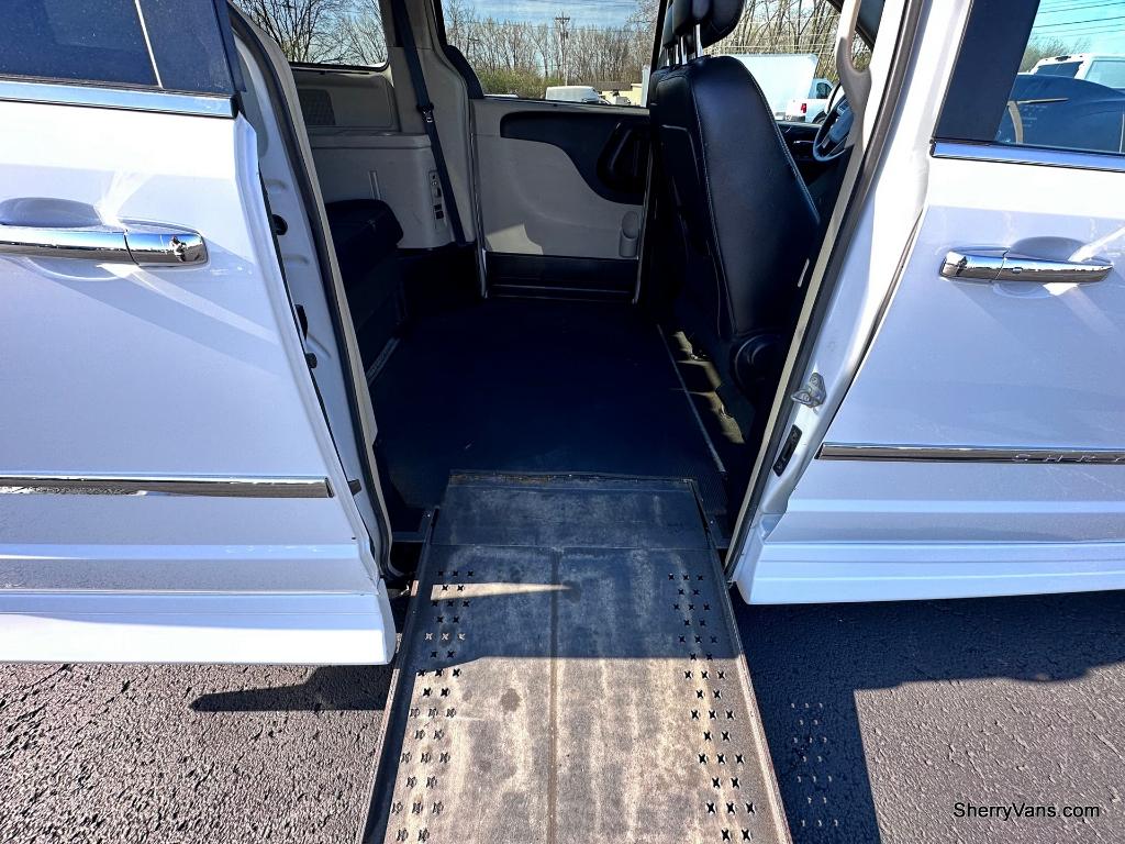 2016 Chrysler Town & Country - Rollx Side-Entry Mobility | CP16896BT ...