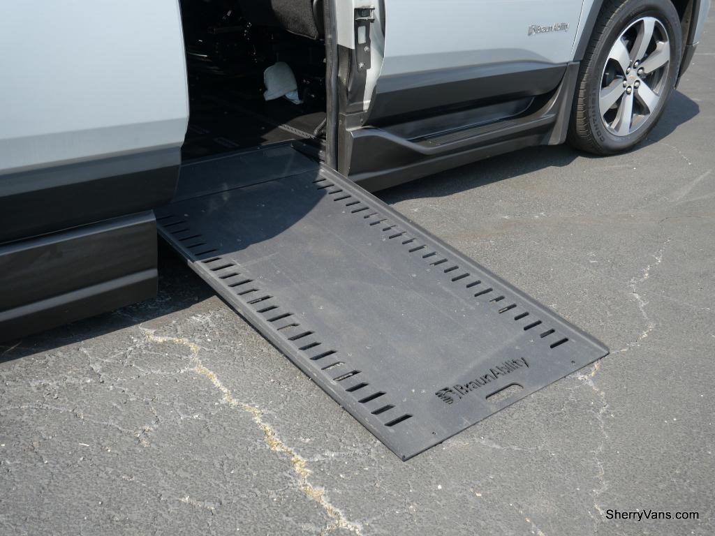 2021 Chevrolet Traverse - BraunAbility Side-Entry Mobility | 30411AT ...