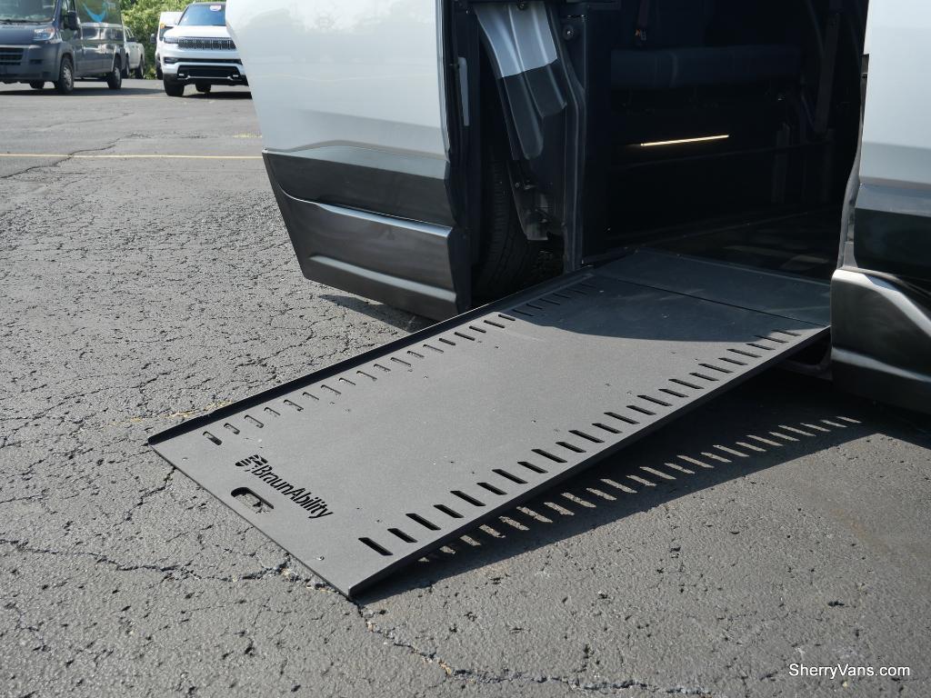 2021 Chevrolet Traverse - BraunAbility Side-Entry Mobility | 30411AT ...