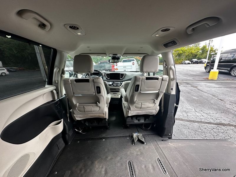 2021 Chrysler Pacifica - VMI Side-Entry Mobility | 30794AT | Paul ...
