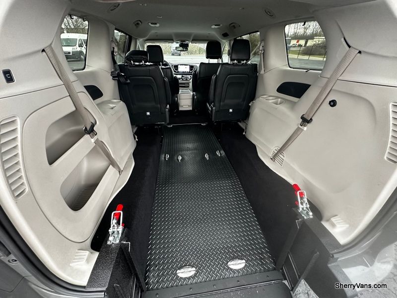 2022 Chrysler Pacifica – ATS Rear-Entry Mobility | CP17056T ...