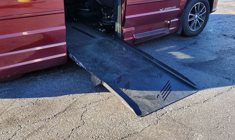 2017 Dodge Grand Caravan – Amerivan Side-Entry Mobility | CP16979AT ...