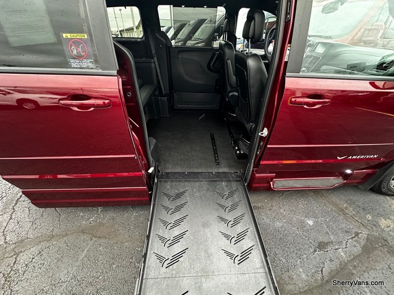 2017 Dodge Grand Caravan - Amerivan Side-Entry Mobility | CP16979AT ...