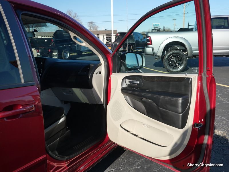 2015 Dodge Grand Caravan - AutoAbility Rear-Entry Mobility | 31003AT ...
