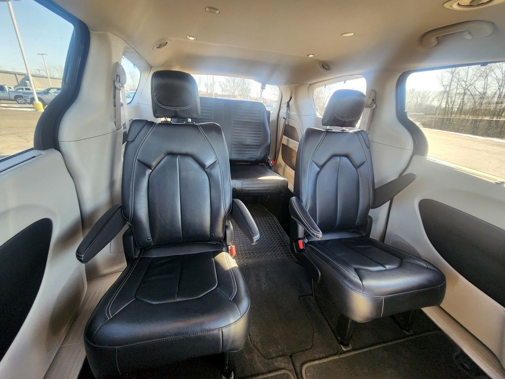 2022 Chrysler Pacifica - FR Conversions Rear-Entry Mobility | CP17394T ...