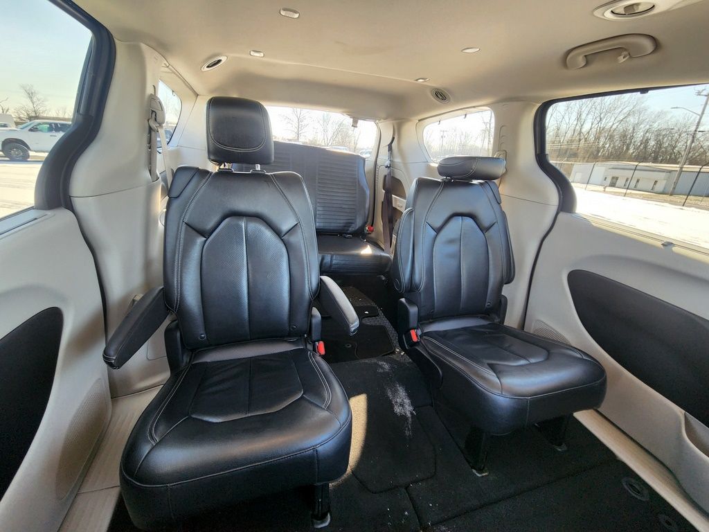 2022 Chrysler Pacifica - FR Conversions Rear-Entry Mobility | CP17396T ...