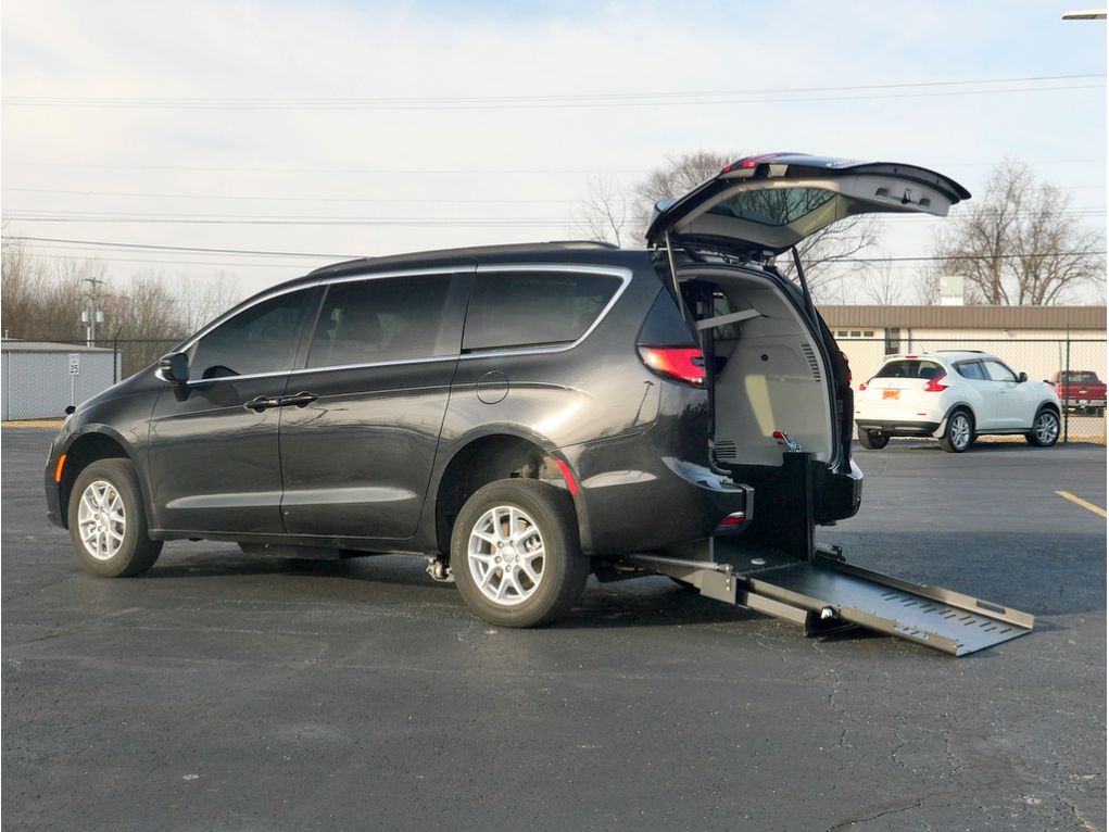 2022 Chrysler Pacifica - FR Conversions Rear-Entry Mobility | CP17398T ...